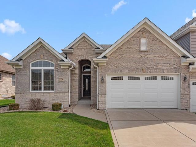 2324 Waterford Cir E, Schererville, IN 46375