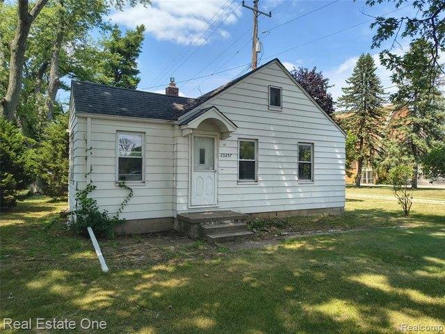 23257 Lahser Rd, Southfield, MI 48033
