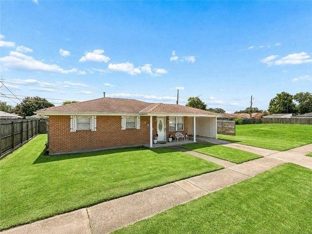 2325 Mumphrey Rd, Chalmette, LA 70043