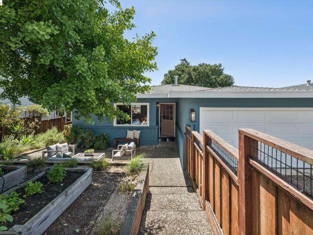 2325 Carquinez Ave