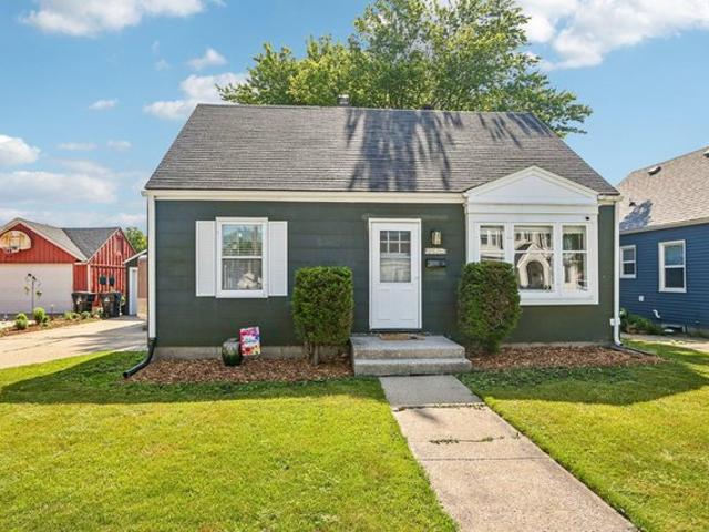 2325 Coolidge Ave, Racine, WI 53403