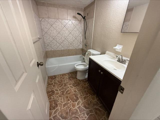 2325 CS 2 Bedroom Apartment for Rent at 2325 Crawford St, Fort Myers, FL 33901
