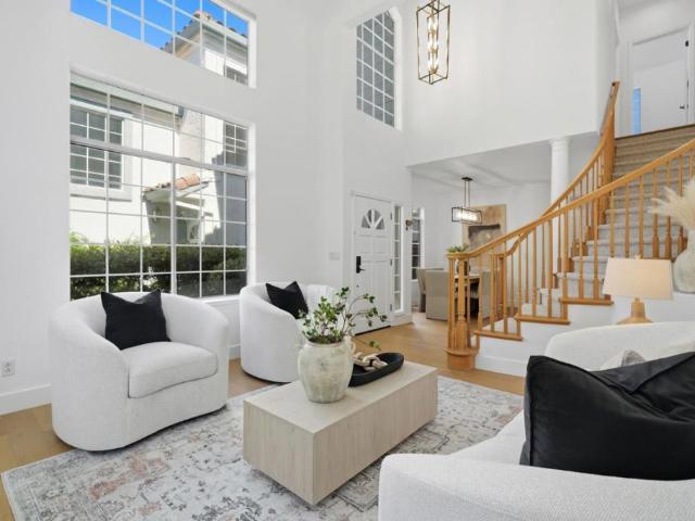 2325 De Varona Place