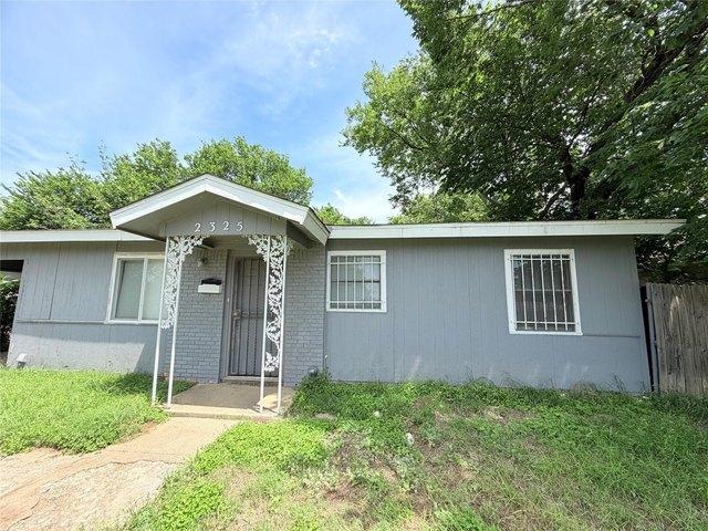 2325 Felder Ln, Fort Worth, TX 76112