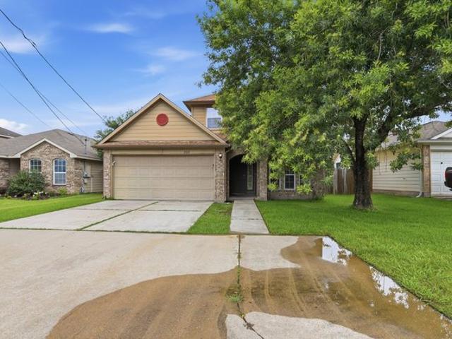 2325 Shady Tree Ln, Conroe, TX 77301