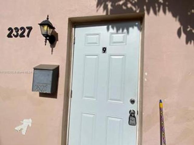 2325 Taylor St #9, Hollywood, FL 33020