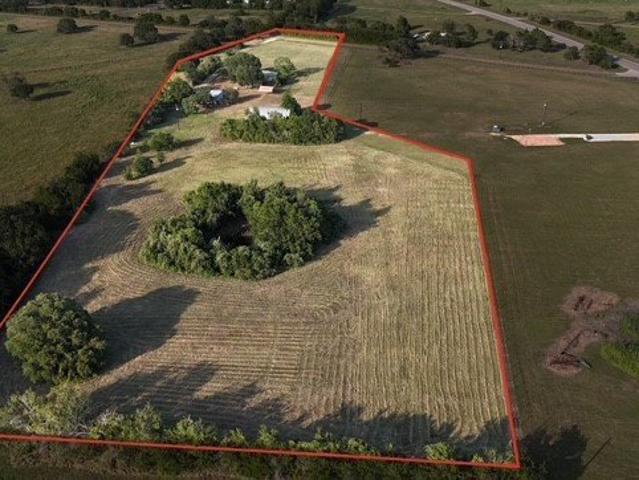 2325 Valenta Rd, La Grange, TX 78945