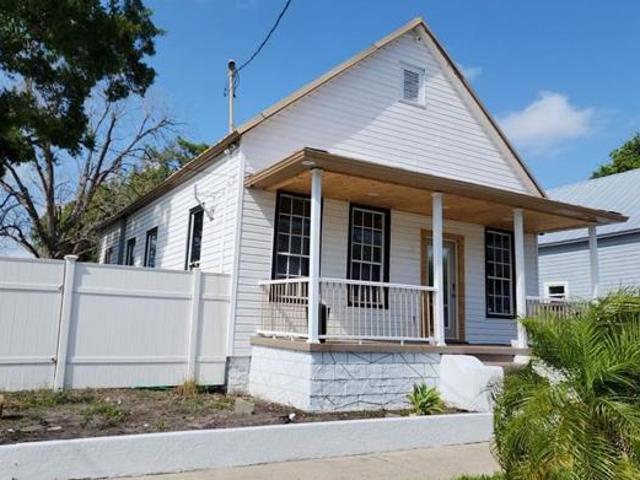 2325 W Walnut St, Tampa, FL 33607