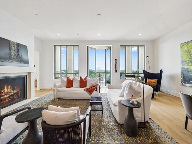 2325 Welch St Apt 704, Houston, TX 77019