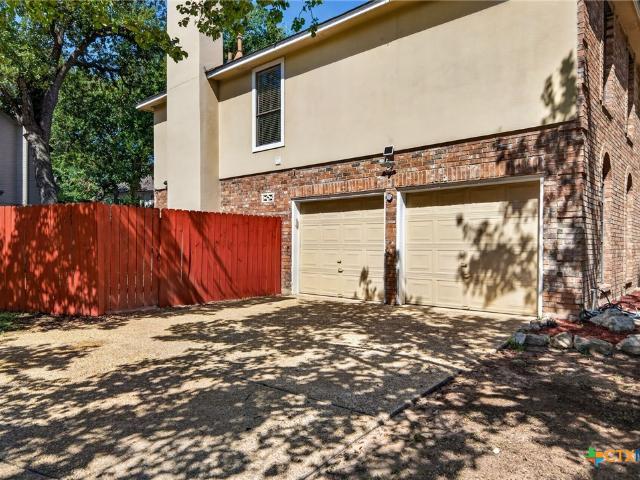 2326 Oak Castle