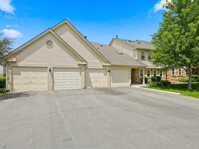 2326 Knollwood Ct Unit W2, Schaumburg, IL 60194
