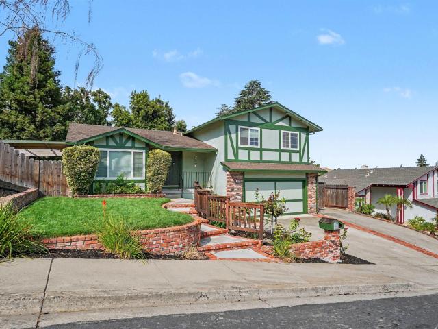 2326 Peachtree Cir