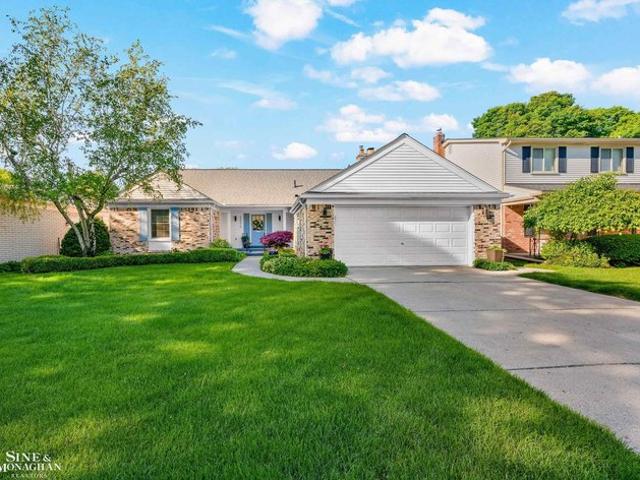 23276 Robert John St, Saint Clair Shores, MI 48080