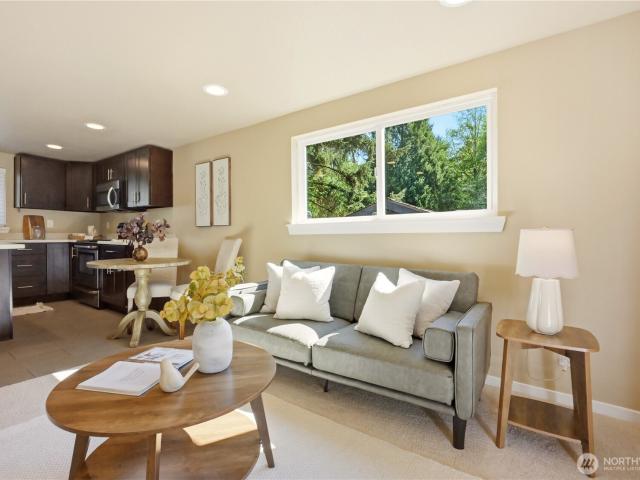 2327 NE 86th St, Seattle, WA 98115 | MLS #2522