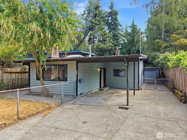 2327 NE 92nd St, Seattle, WA 98115