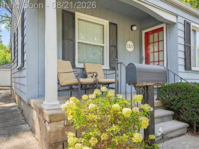 2327 Oakshire Avenue
