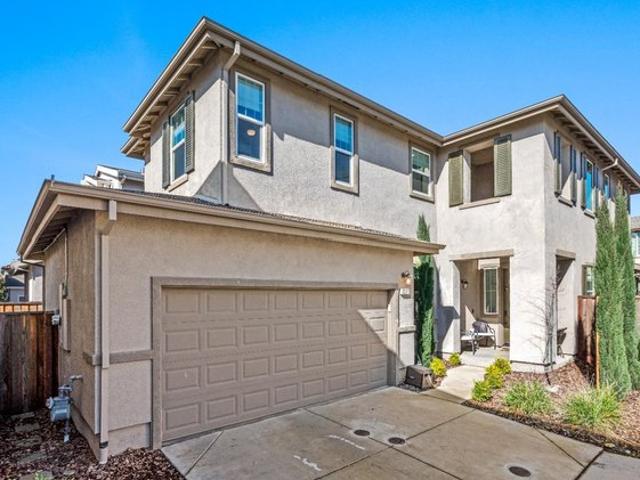2327 Aerostar Way, Sacramento, CA 95834