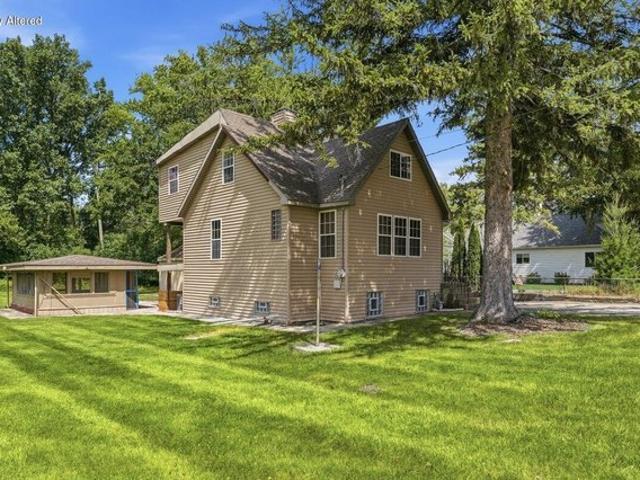 2327 Catherine Ave, Twin Lakes, WI 53181