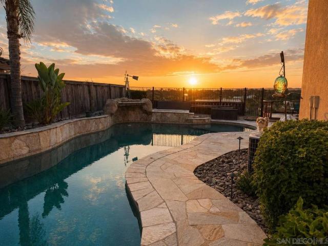 2327 Clearcrest LN