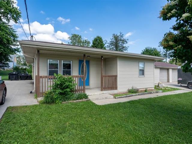 2327 E 37th Ct, Des Moines, IA 50317