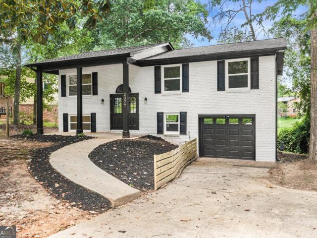 2327 Greenway Drive
