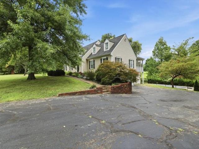 2327 Saint Malo St, Madisonville, KY 42431