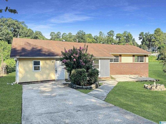 2327 Treadwell Rd, Tarrant, AL 35217