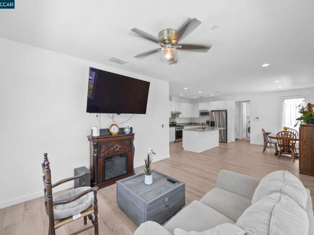 2329 Melrose Lndg