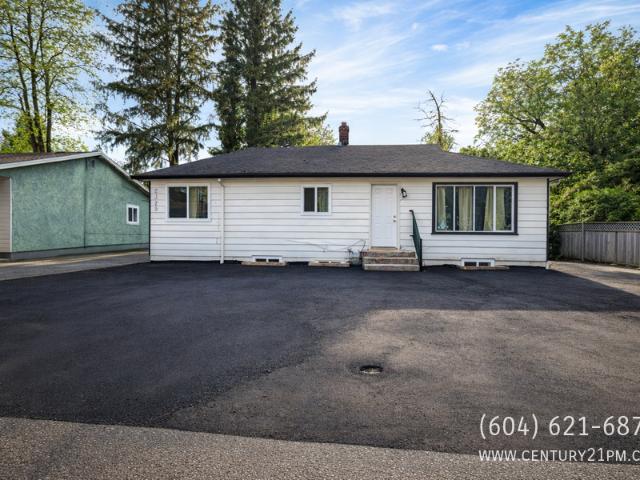 2329 Mouldstade Road Lower, 2 beds, 1 full bath
