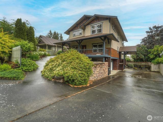 2329 NE Thistle Court