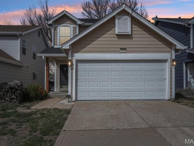 2329 Hunters Crest Dr, Wildwood, MO 63038