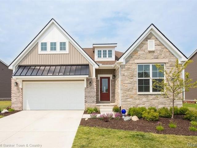 2329 Provencal Dr, Commerce Township, MI 48382