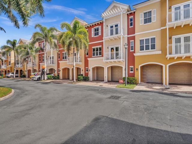 2329 Vintage Dr, Lighthouse Point, FL 33064 | MLS #F10554 | Compass