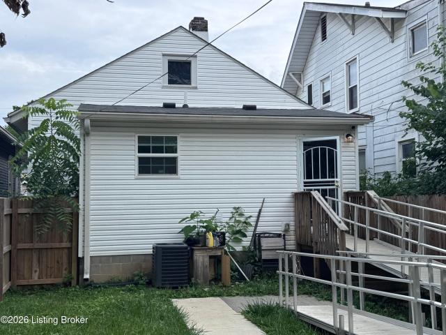 2329 W Oak St