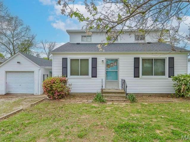 2320 Meadow Dr, Belleville, IL 62226