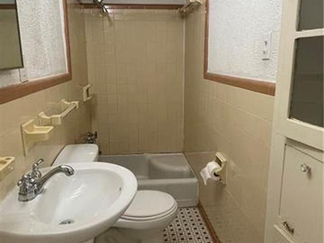 2320 Coliseum Street # 3