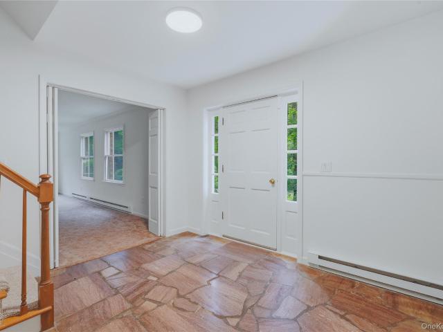 2320 Glasco Turnpike
