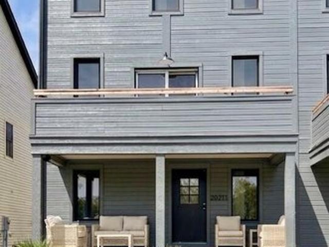 2320 Greenway Trl, Ann Arbor, MI 48104