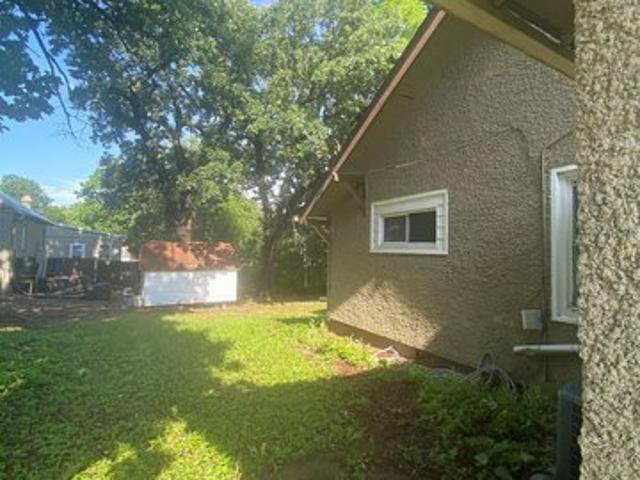 2320 SW 9th St, Des Moines, IA 50315