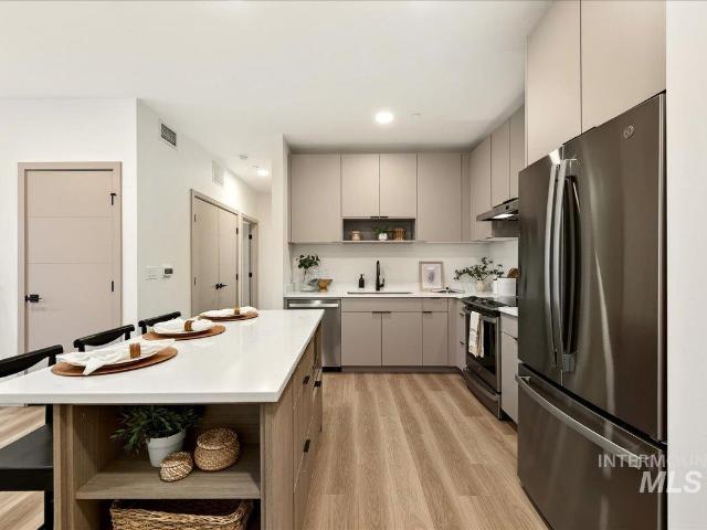 2320 S Broadway Avenue B302