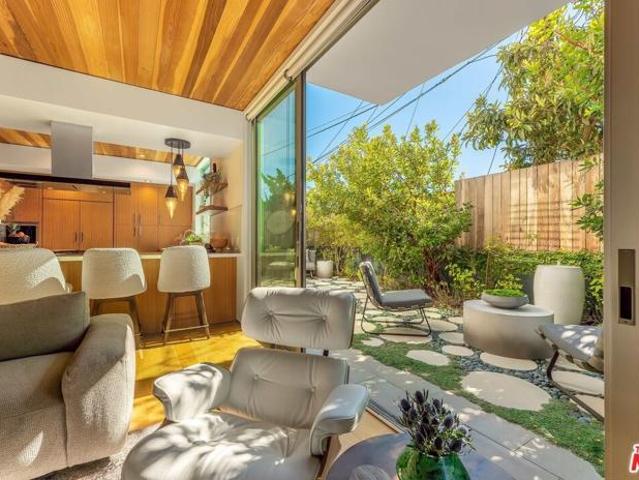 2320 3rd St, Santa Monica, CA 90405
