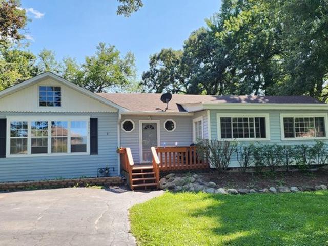 23217 W N Lakewood Ln, Lake Zurich, IL 60047