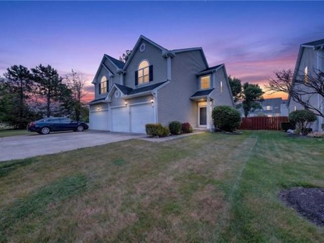 23215 Chandlers Ln, Olmsted Falls, OH 44138