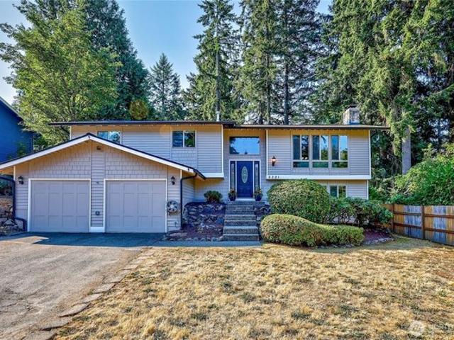 2321 NE Eton Ln, Bremerton, WA 98311