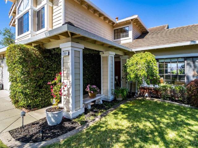 2321 Ascot Pkwy