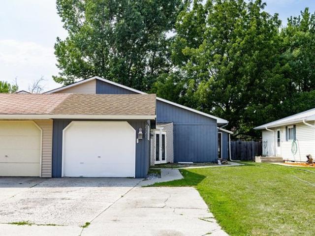 2321 Country Club Pkwy, Moorhead, MN 56560