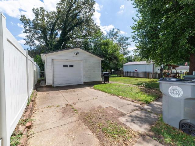 2321 E Iowa Street
