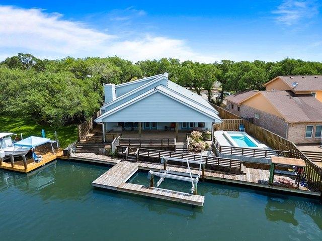 2321 Harbor Dr, Rockport, TX 78382