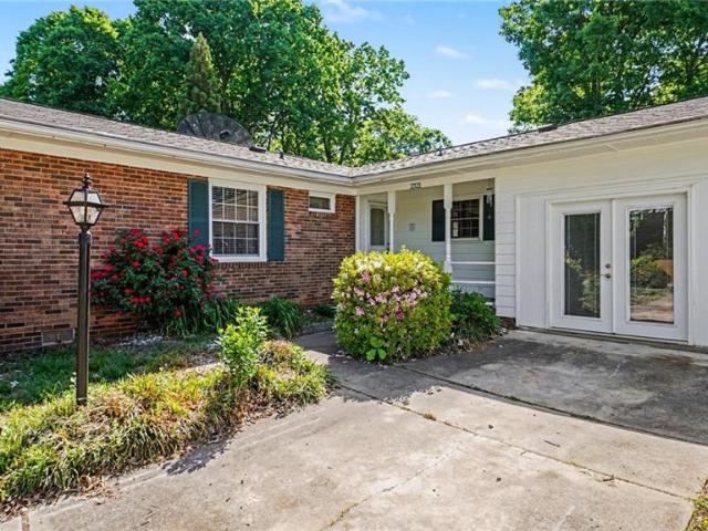 2321 Killarney Drive