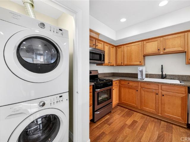 2321 W 10th St, Unit 402, Los Angeles, CA 90006 | MLS #PW26019